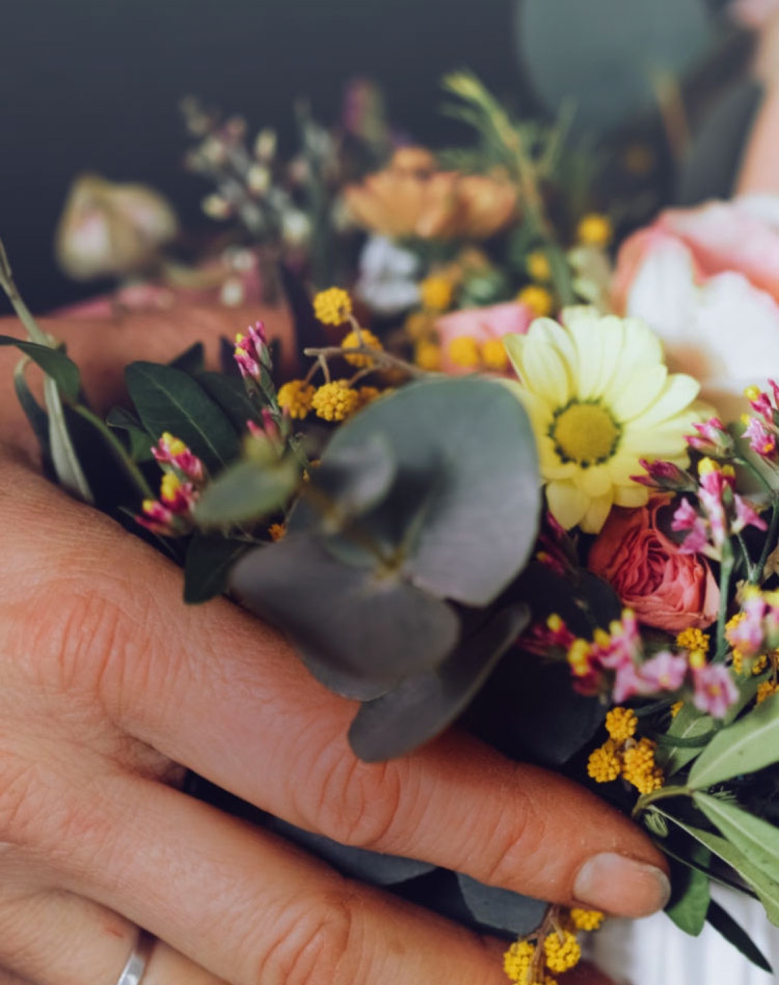 Choisir des fleurs pour un deuil : guide et conseils